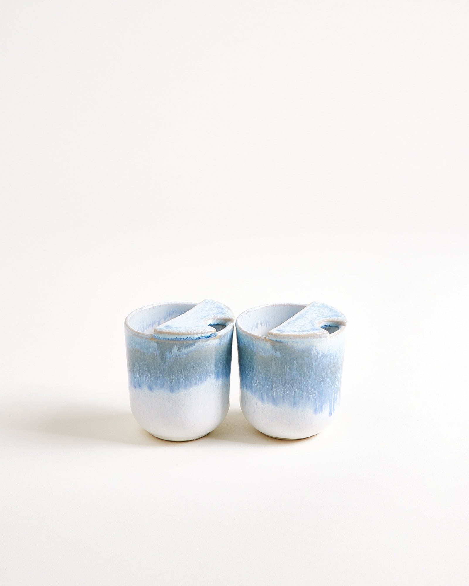 Copa Alto Set of 2 small to-go cups light blue and white
